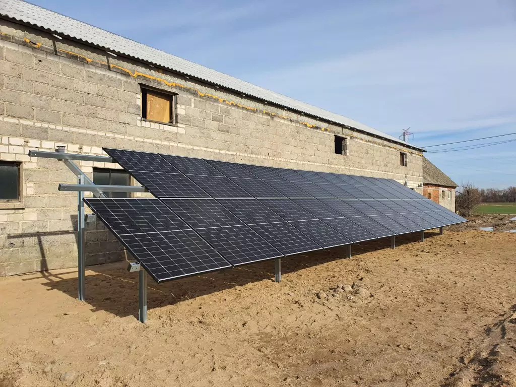 Instalacja fotowoltaiczna i magazyn energii dla gospodarstw rolnych ...